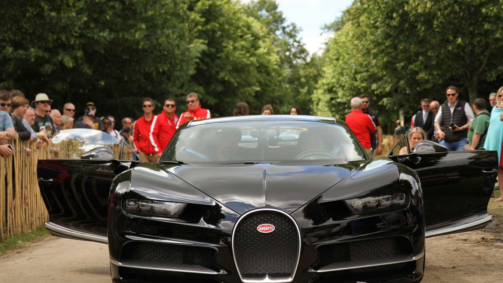 Supercars at Full Throttle | Goodwood Media Centre