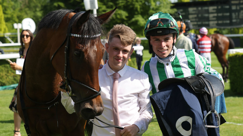 Season Opener at Goodwood Racecourse Friday: Image Highlights ...