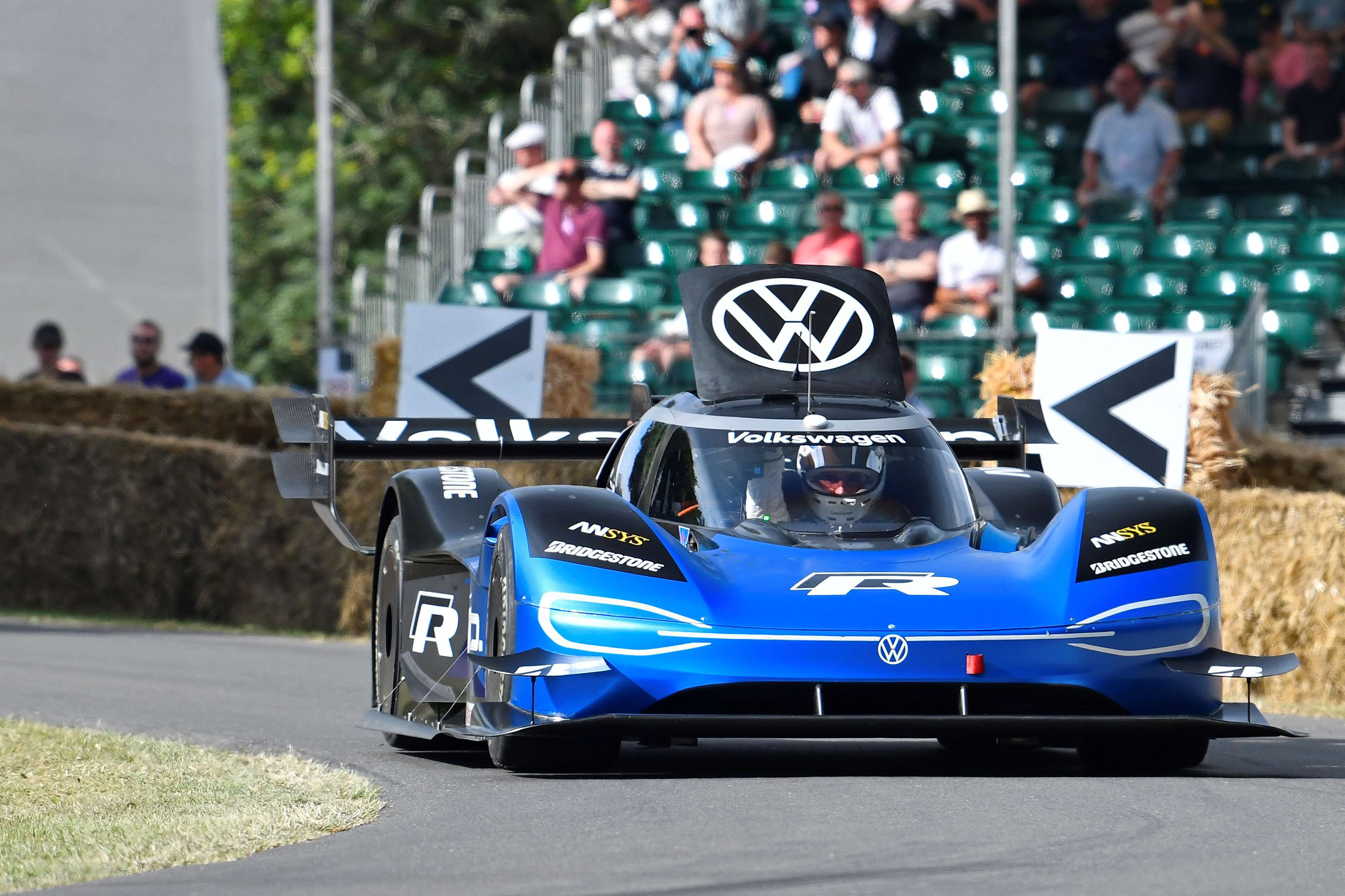 Volkswagen ID. R sets new Goodwood Festival of Speed Hillclimb record ...