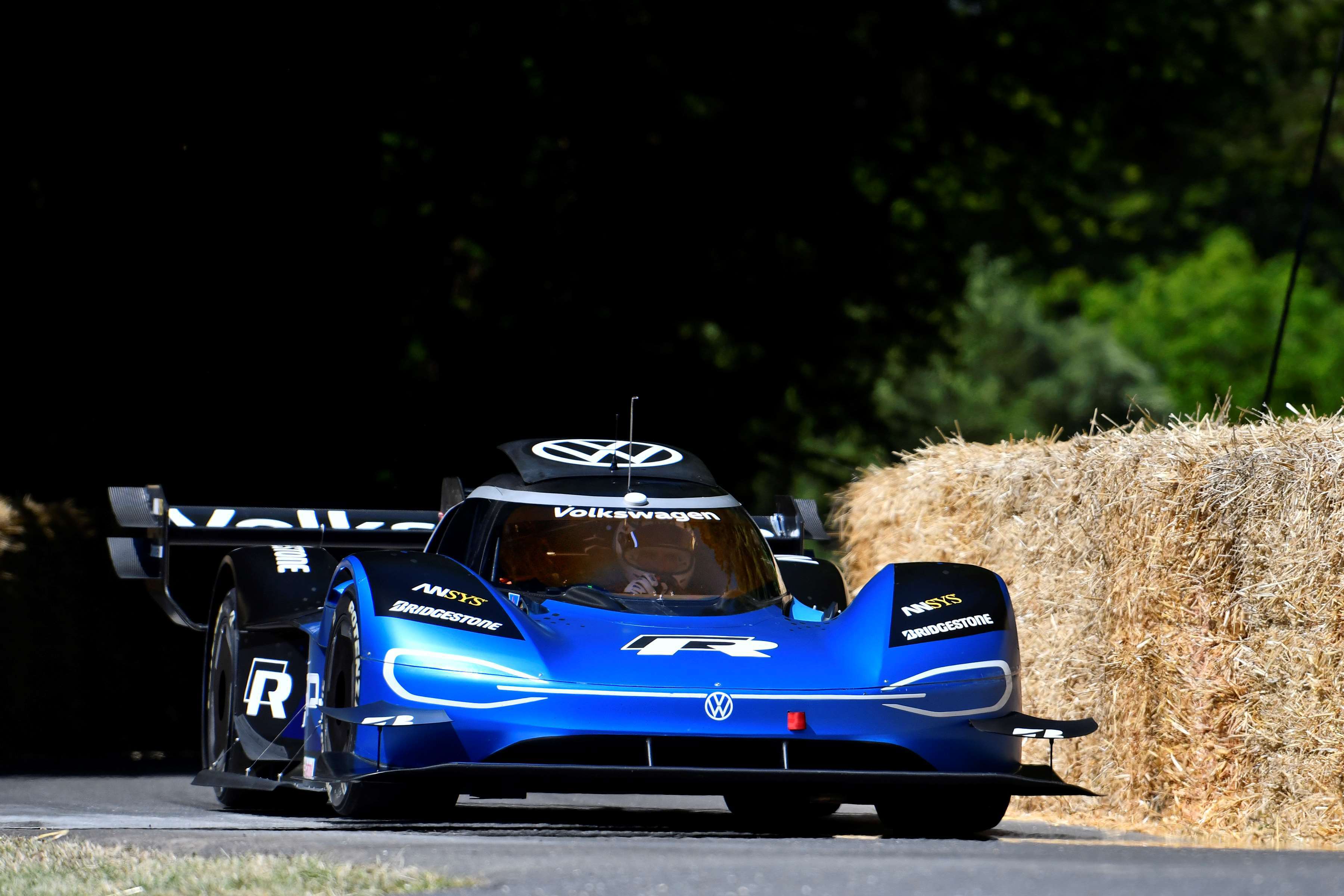 Volkswagen ID. R sets new Goodwood Festival of Speed Hillclimb record ...